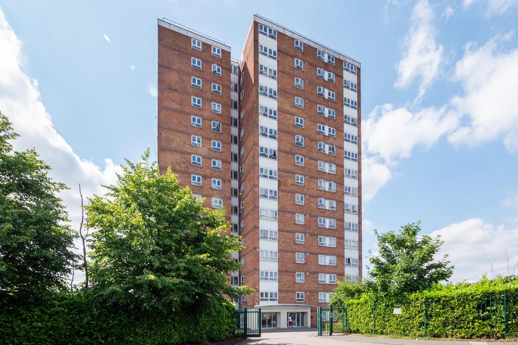 Highclere Avenue, Manchester, M7 2 bed flat - £100,000