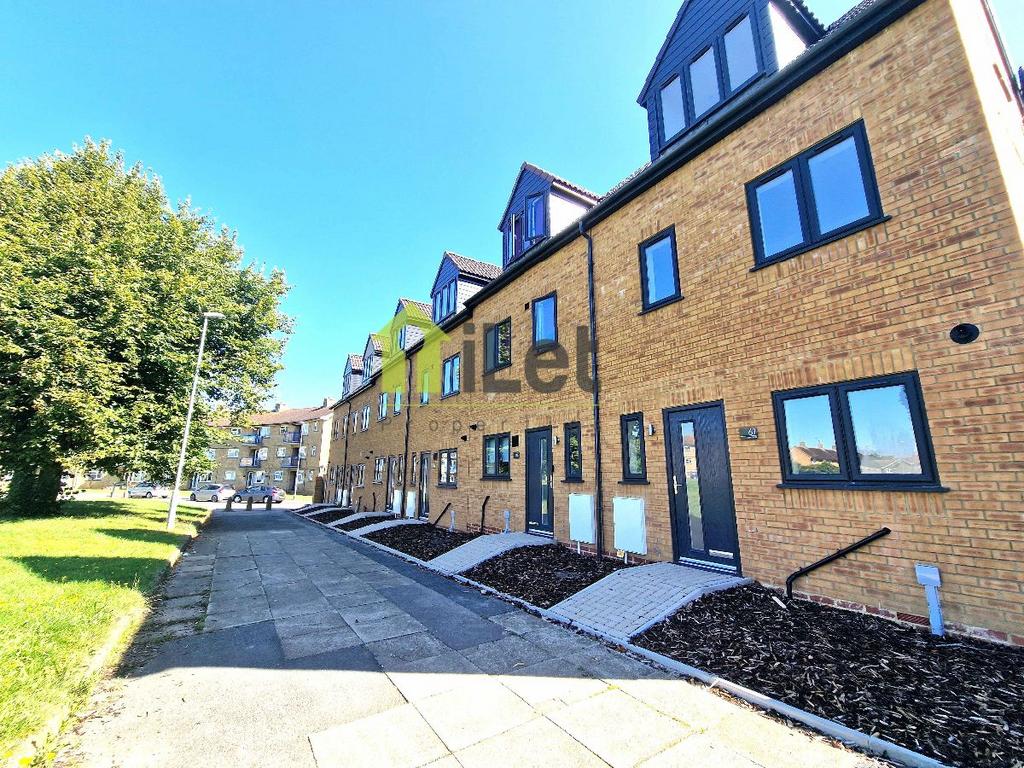 Northampton NN5 4 bed end of terrace house - £1,400 pcm (£323 pw)