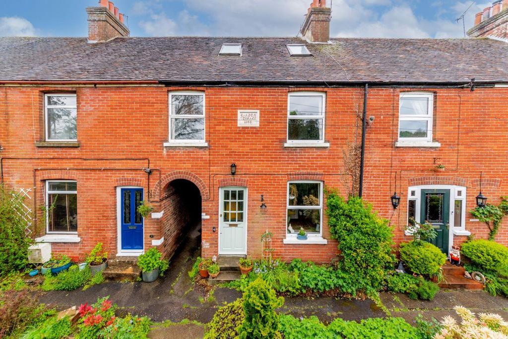 High Street, Seal TN15 0AW 3 bed terraced house - £1,850 pcm (£427 pw)