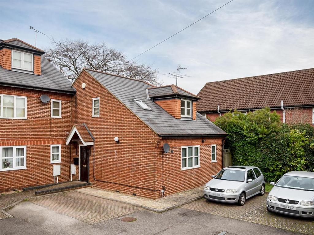 Henry Court, West Street, Dunstable 2 bed end of terrace house - £1,375 ...