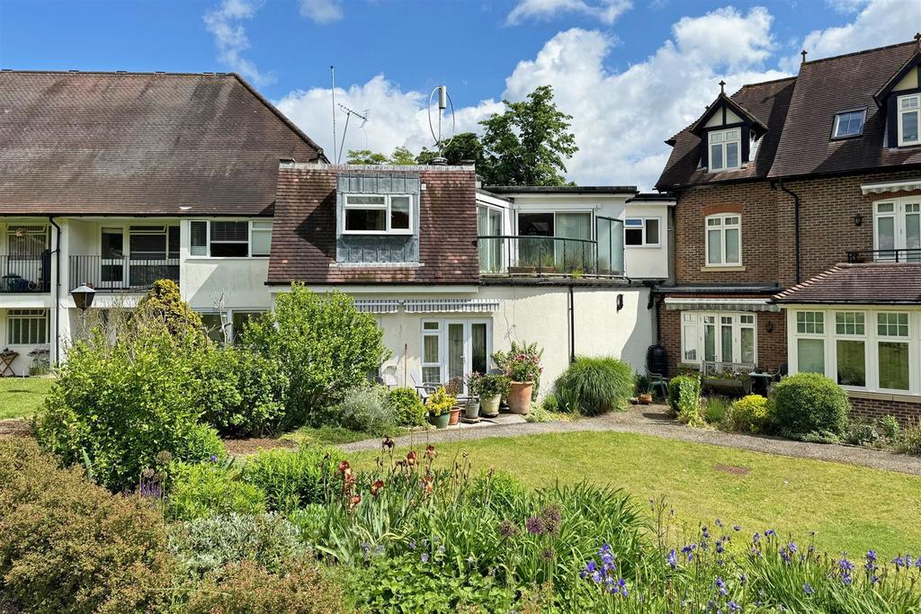 Bramley - No Onward Chain 2 bed flat for sale - £339,500