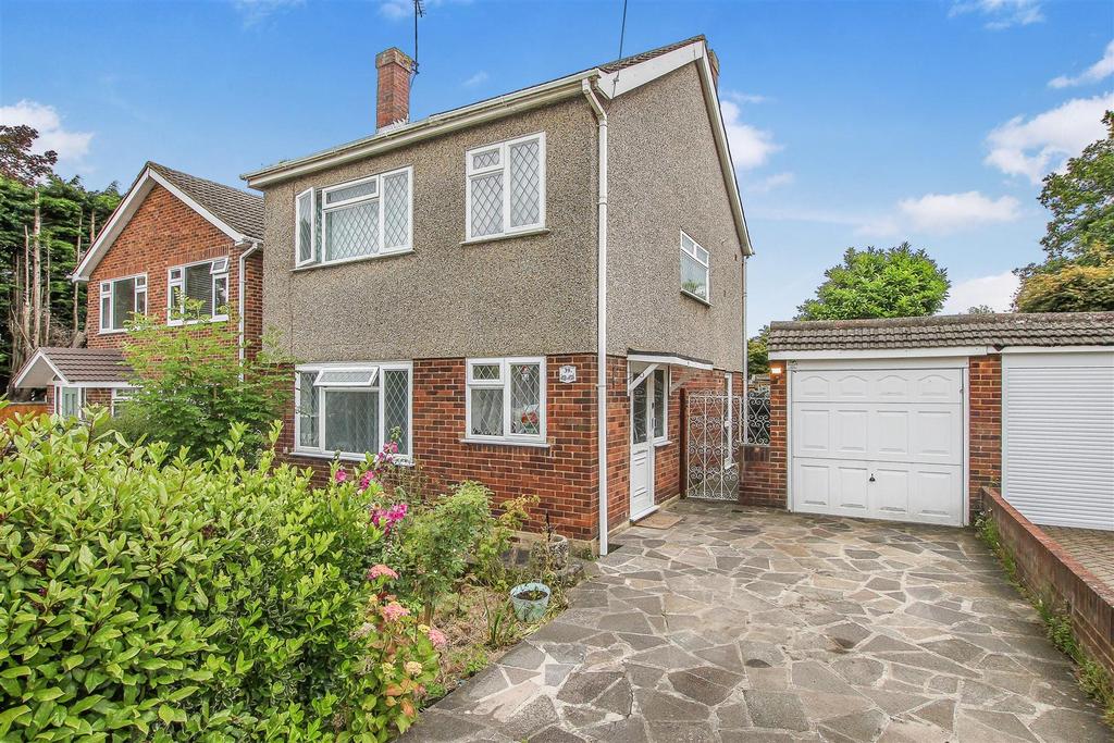 The Gardens, Doddinghurst, Brentwood 3 bed house - £1,675 pcm (£387 pw)