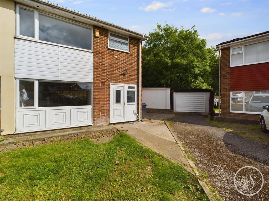 Gray Court, Whitkirk, Leeds 3 bed semi-detached house - £950 pcm (£219 pw)