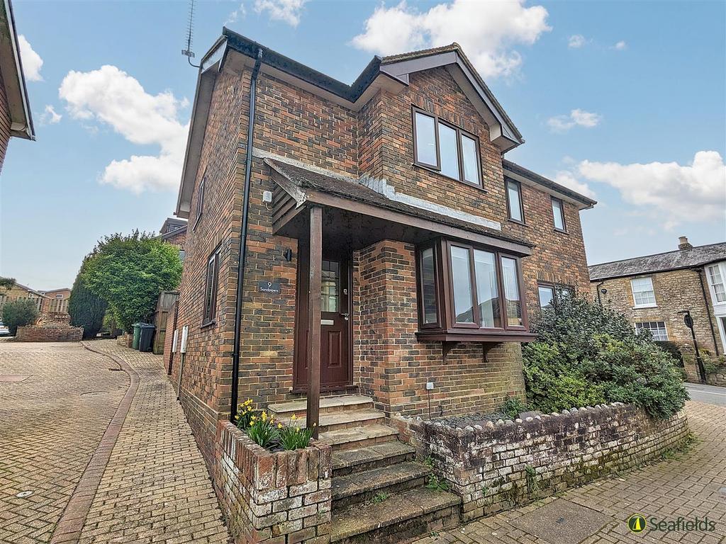 Pier Road, Seaview, PO34 5EL 2 bed semi-detached house - £385,000