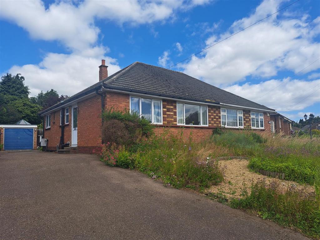 Ninesprings Way, Hitchin 2 bed semi-detached house - £385,000
