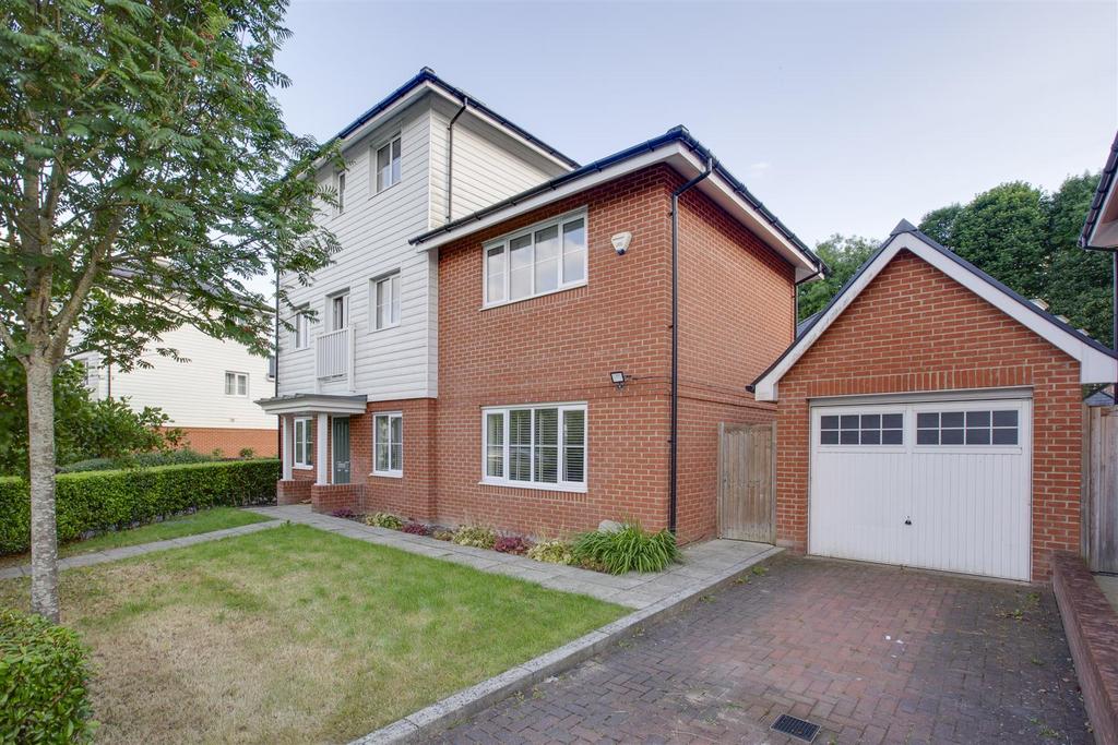 Froxfield Way, High Wycombe HP11 4 bed detached house for sale - £800,000