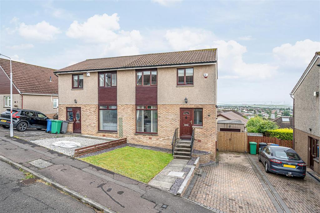 31 Coldingham Place, Dunfermline... 3 bed semi-detached house - £205,000