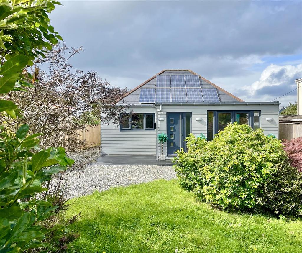 Broadclose Road, Sticklepath, Barnstaple 3 bed bungalow for sale - £449,950