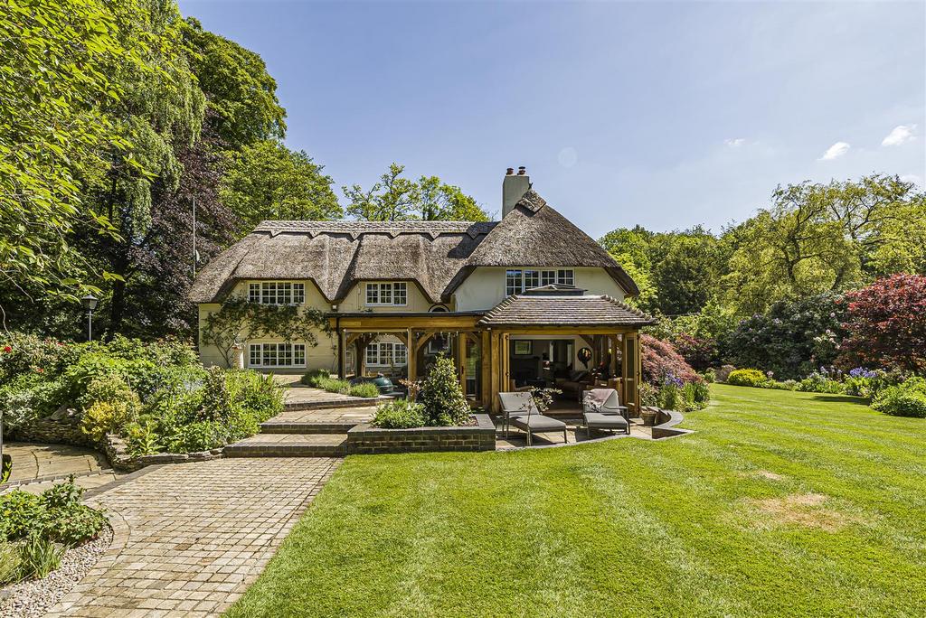 Minstead, Lyndhurst 4 bed detached house - £4,750 pcm (£1,096 pw)