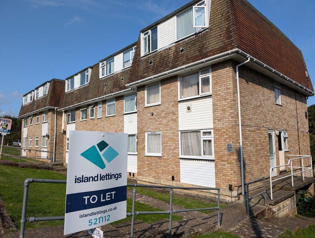 Fellows Road, Cowes, Isle of Wight 2 bed apartment - £775 pcm (£179 pw)