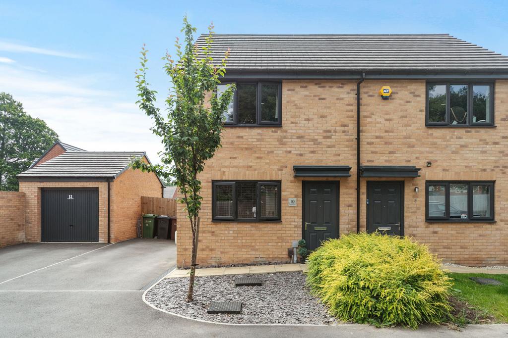 Leeds LS14 2 bed semi-detached house - £1,300 pcm (£300 pw)
