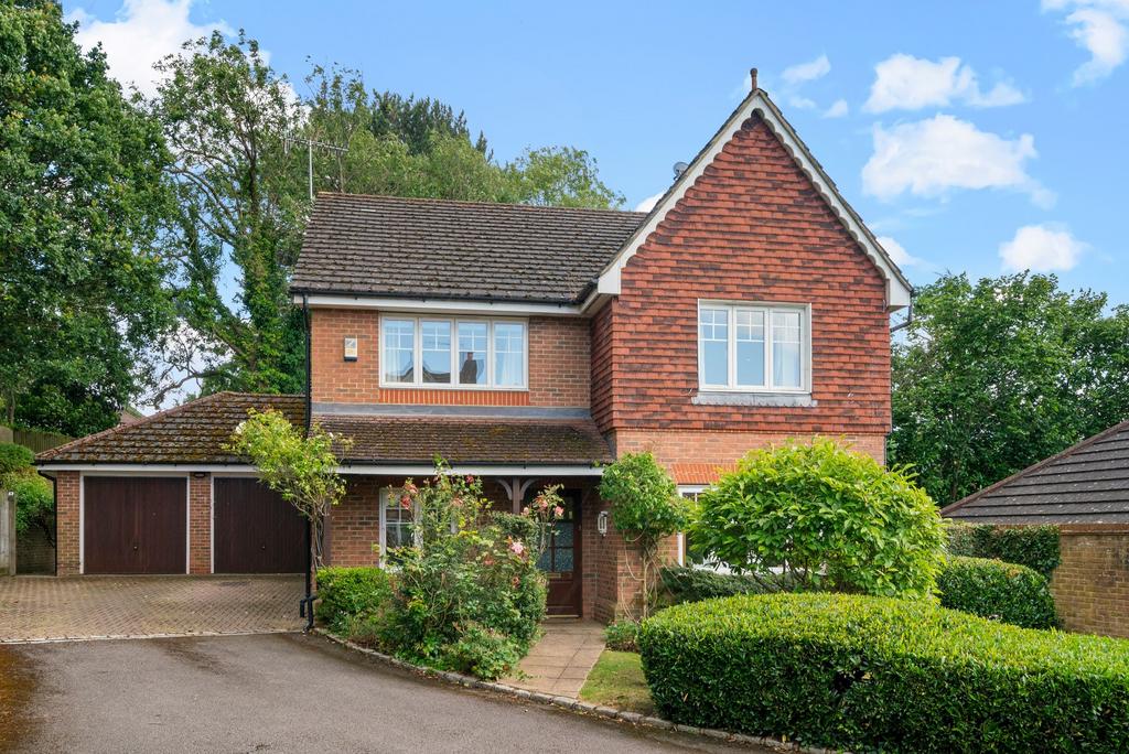 Old Oak Close, Cobham, KT11 5 bed detached house - £1,390,000