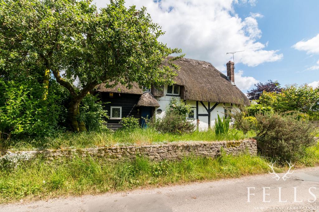 Fryern Court Road, Fordingbridge SP6 3 bed cottage - £450,000