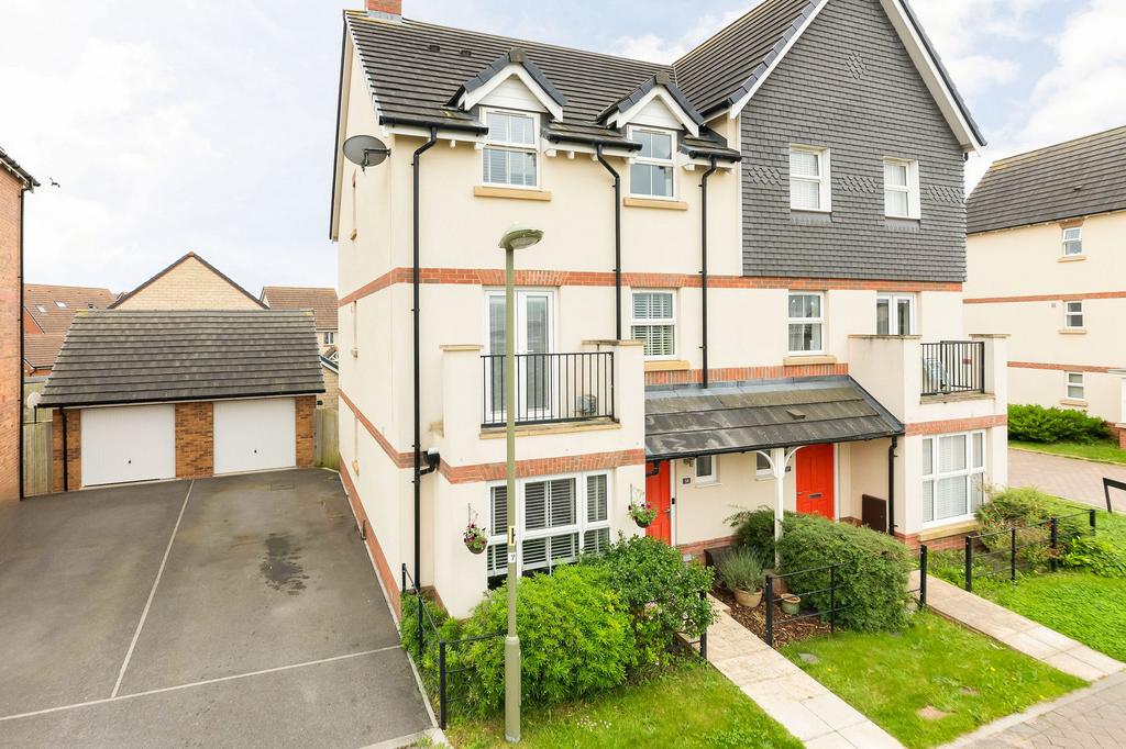 Harebell Road, Didcot OX11 4 bed semi-detached house - £475,000