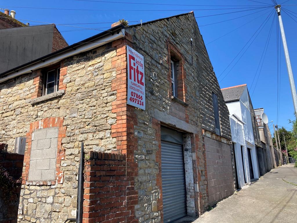 High Street, Barry, The Vale Of... Garage - £175 pcm (£40 pw)
