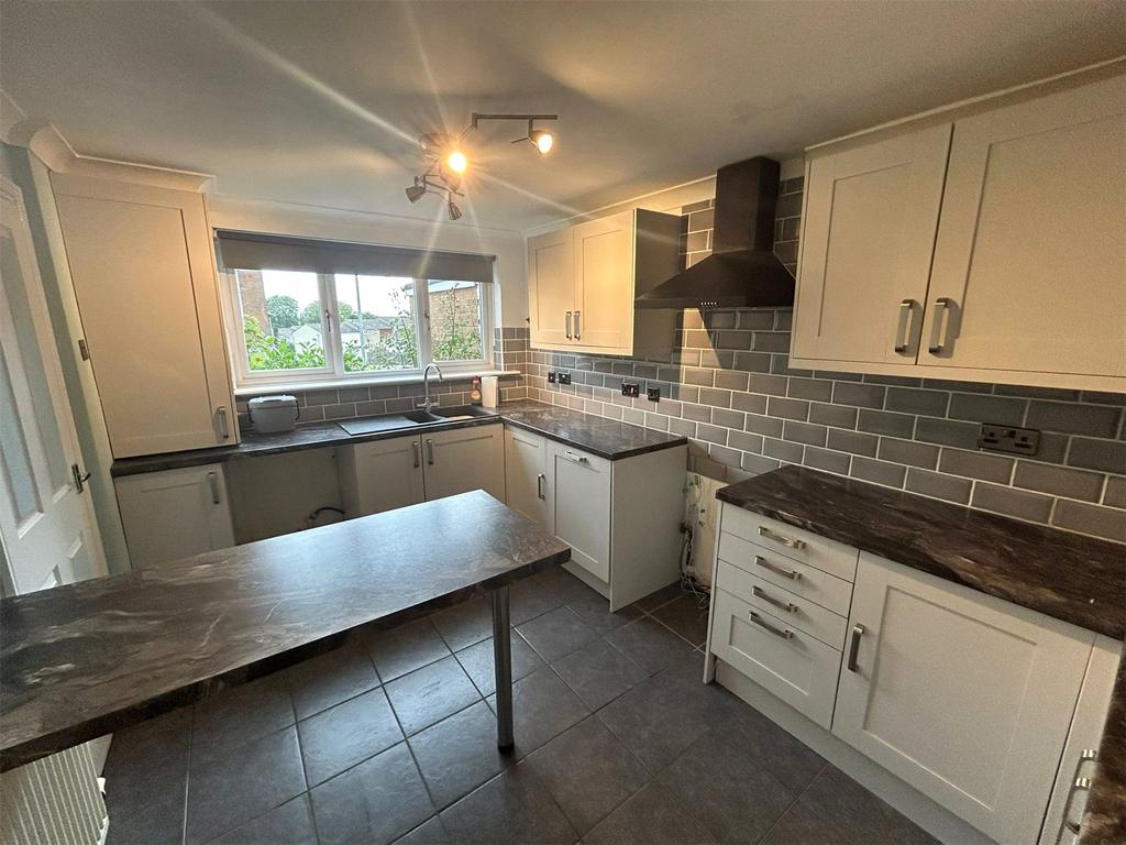 Wildridings Square, Bracknell... 3 bed terraced house - £1,650 pcm (£ ...