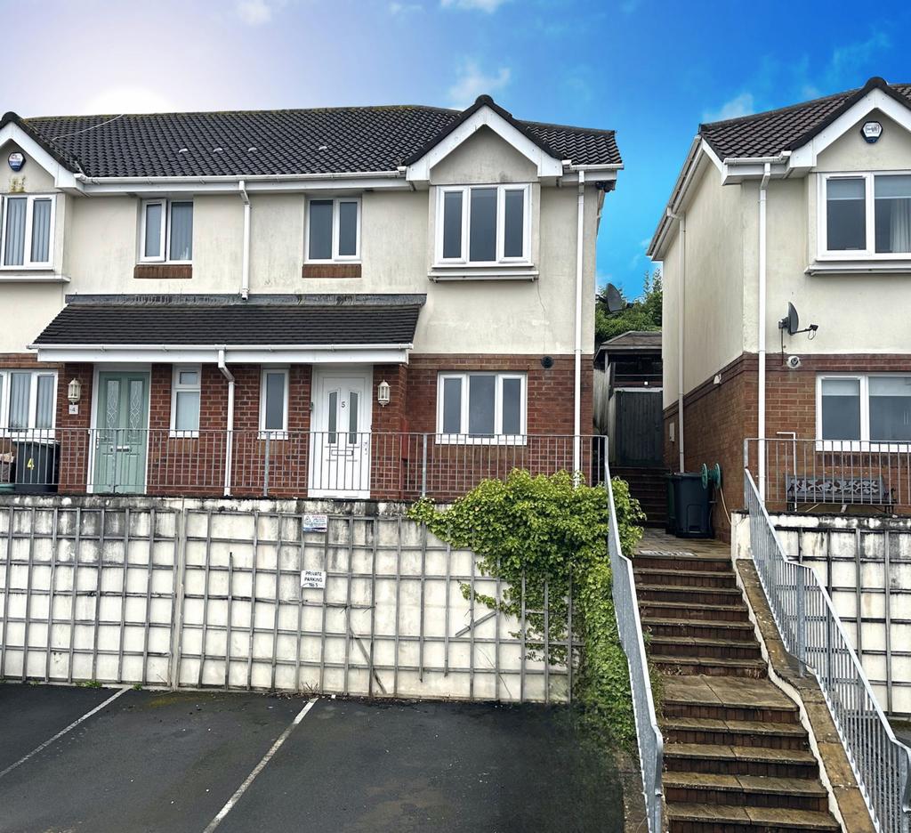 Hawley Manor, Barnstaple, EX32 3 bed end of terrace house - £240,000
