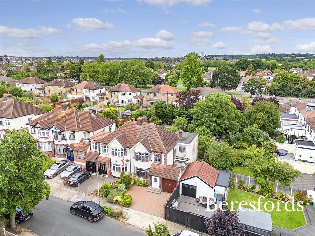 Roslyn Gardens Gidea Park Rm2 4 Bed Semi Detached House For Sale £