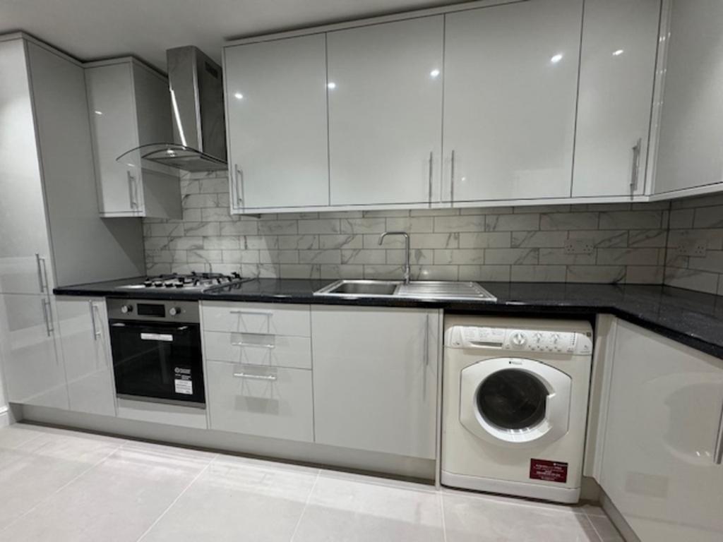 Croydon CR0 1 bed flat - £1,400 pcm (£323 pw)