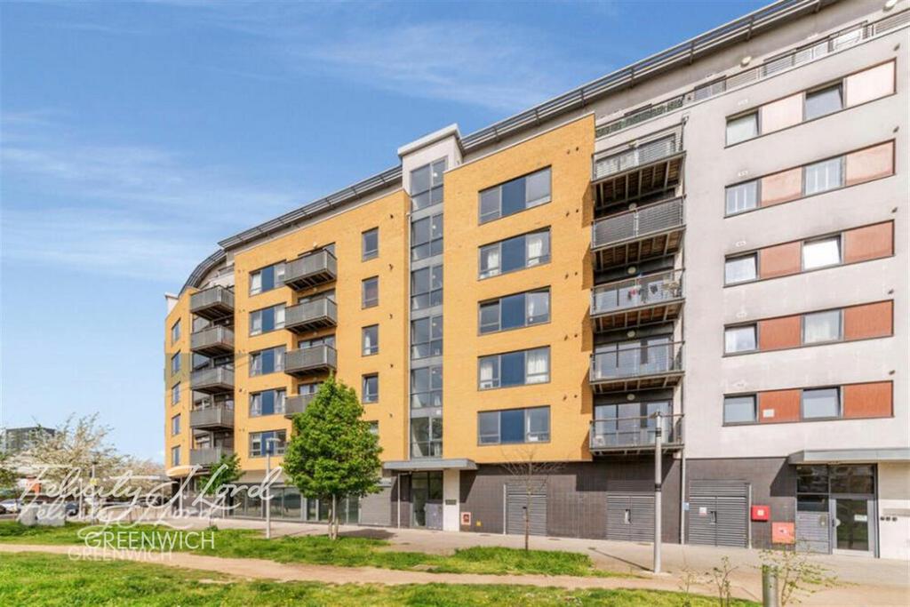 Tarves Way, Greenwich 2 bed flat to rent - £2,350 pcm (£542 pw)
