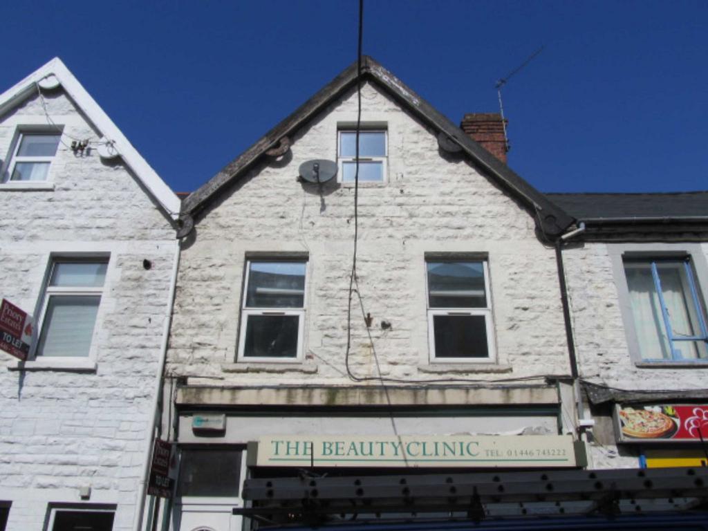 High Street, Barry 2 bed terraced house - £800 pcm (£185 pw)