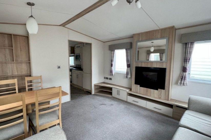 Solent Breezes Holiday Park... 2 bed static caravan - £52,995