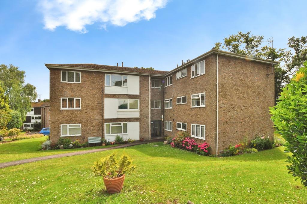 Tudor Court, Pirton Road, Hitchin 2 bed flat - £325,000
