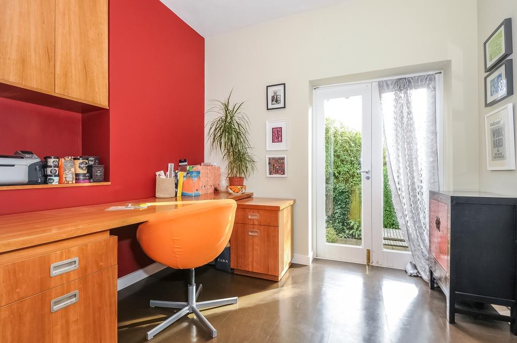 Crouch Hall Road Crouch End N8 3 bed apartment - £2,800 pcm (£646 pw)