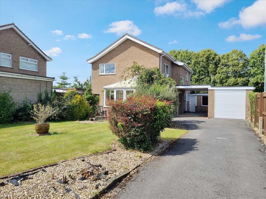 Cranwell Village NG34 4 bed detached house - £305,000