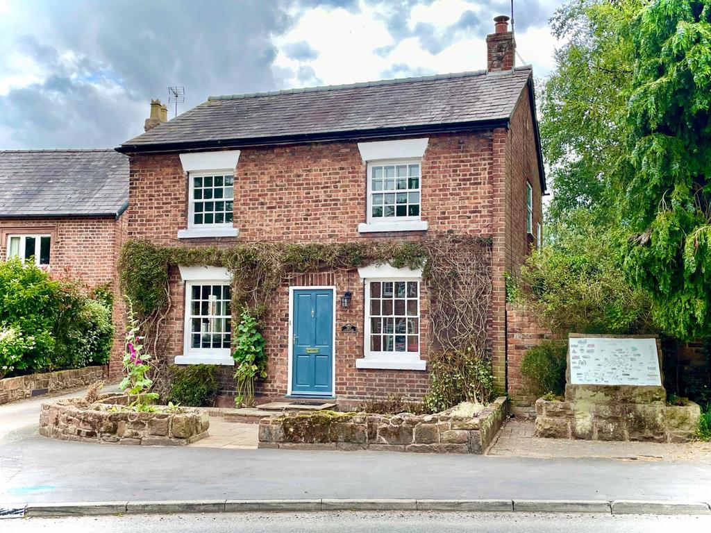 Village Road, Christleton, Chester, CH3 4 bed detached house - £625,000