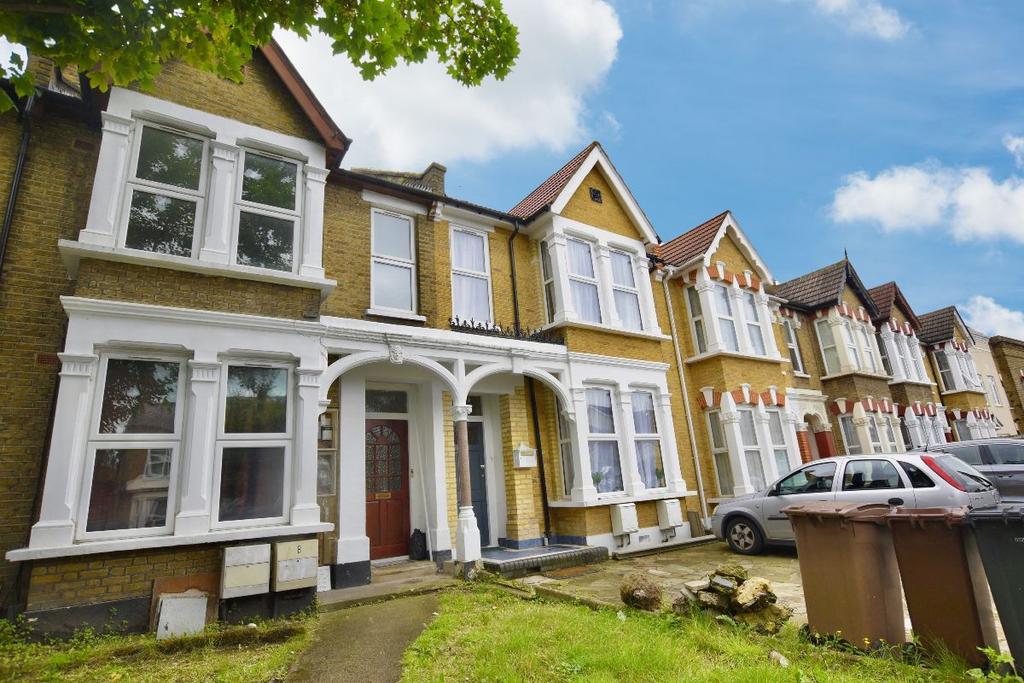 Vicarage Road, Leyton, E10 2 bed flat - £1,800 pcm (£415 pw)