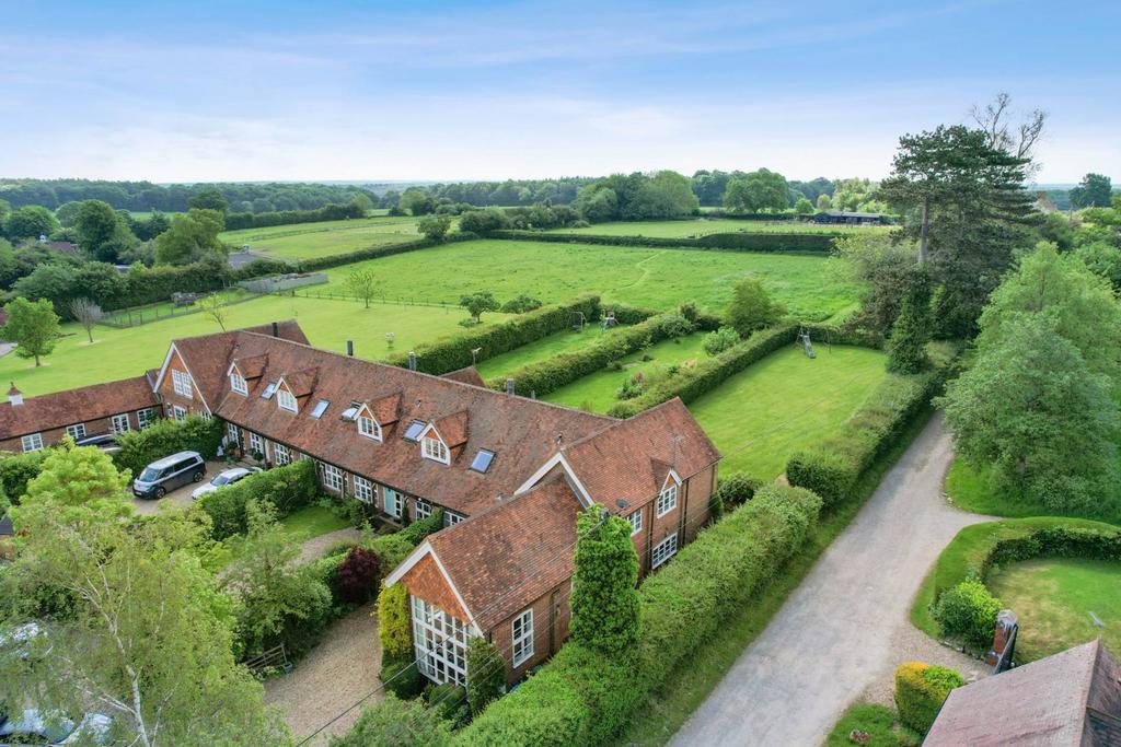 Church Lane, Hastoe 5 bed barn conversion - £2,950 pcm (£681 pw)