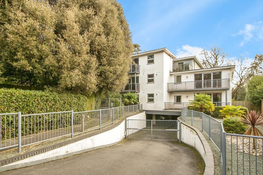 Bournemouth Road Poole Bh14 2 Bed Ground Floor Flat To Rent £1 400