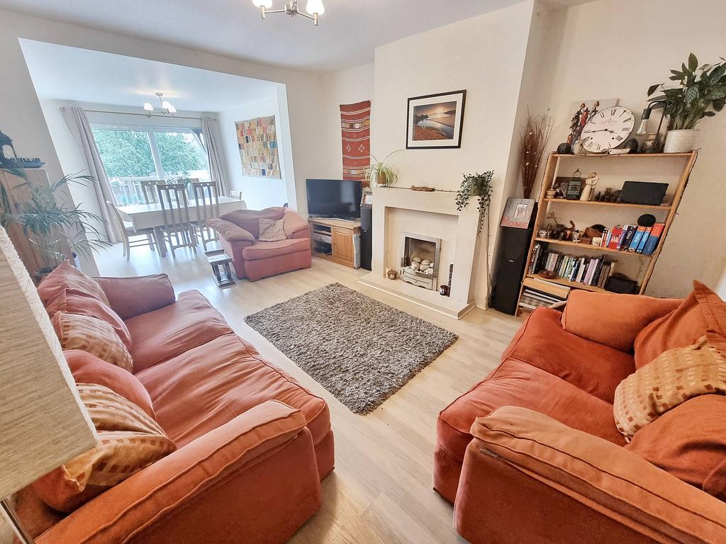 Evington Parks Road, Leicester LE2 3 bed semi-detached house for sale ...