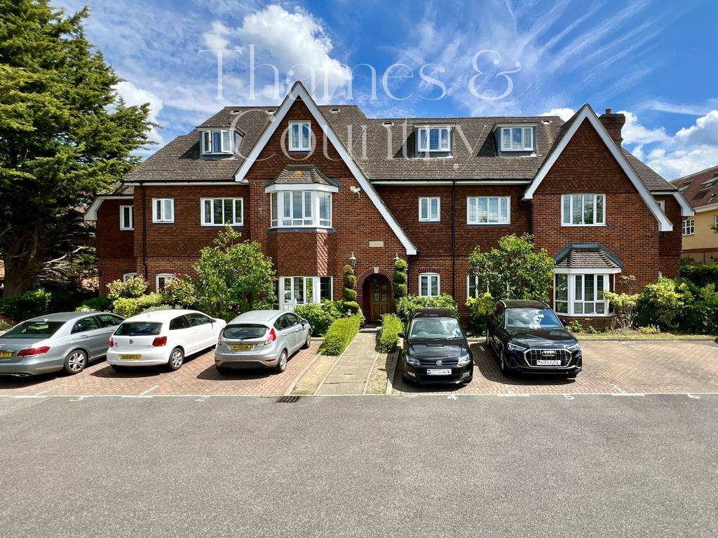 Fairway, Maidenhead SL6 2 bed apartment - £400,000