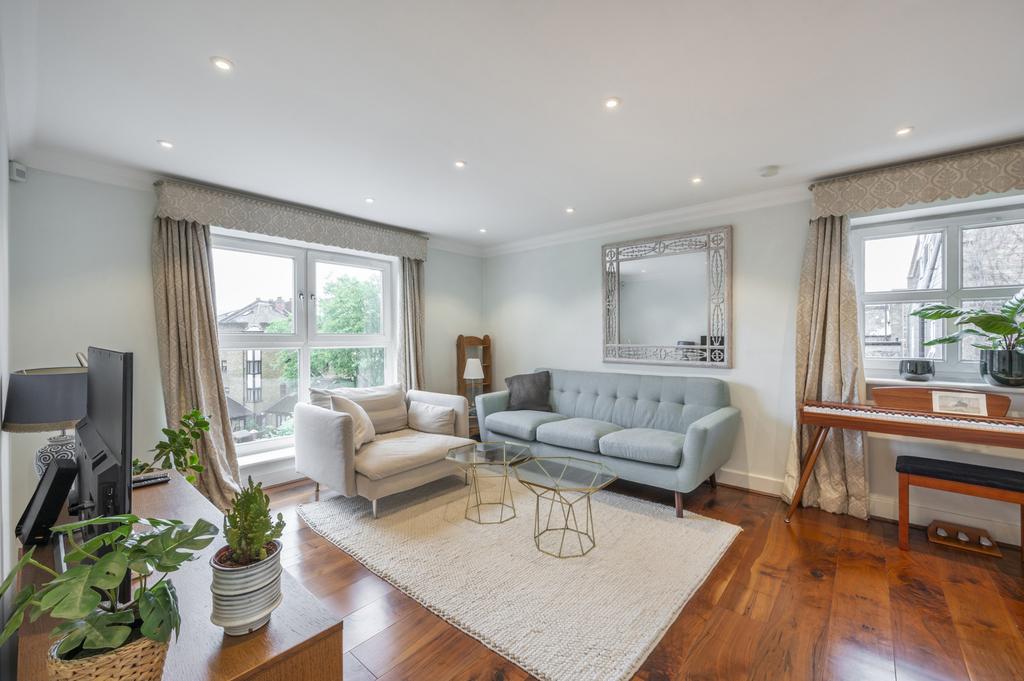 Chelsea Court, Melville Place... 2 bed flat - £600,000