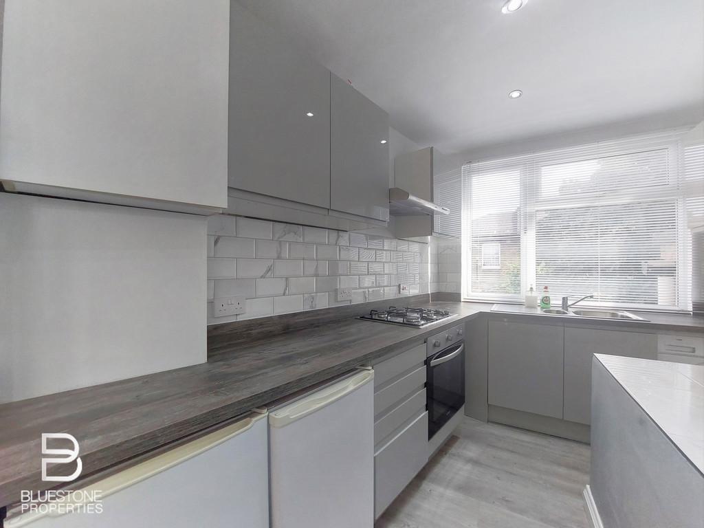 Shrewton Road, Tooting 2 bed flat - £1,450 pcm (£335 pw)