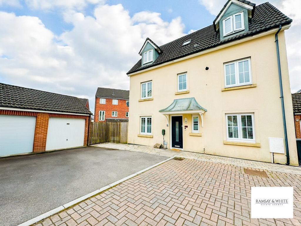 Blaenau'r Cwm, Merthyr Tydfil, CF47 0JD 4 bed detached house - £345,000