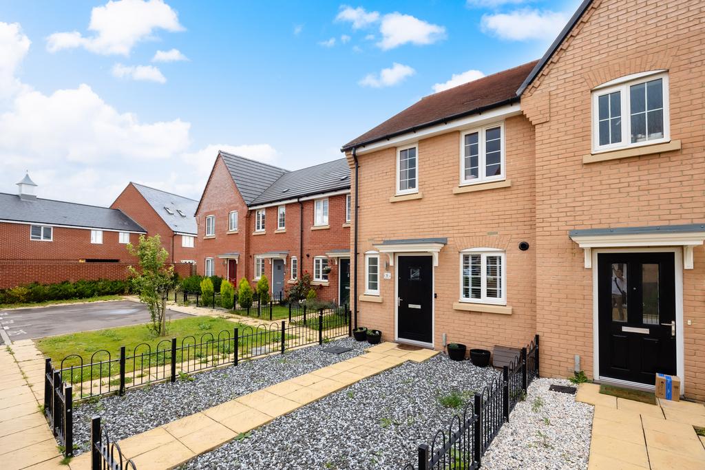 Aylesbury HP18 2 bed semi-detached house - £325,000