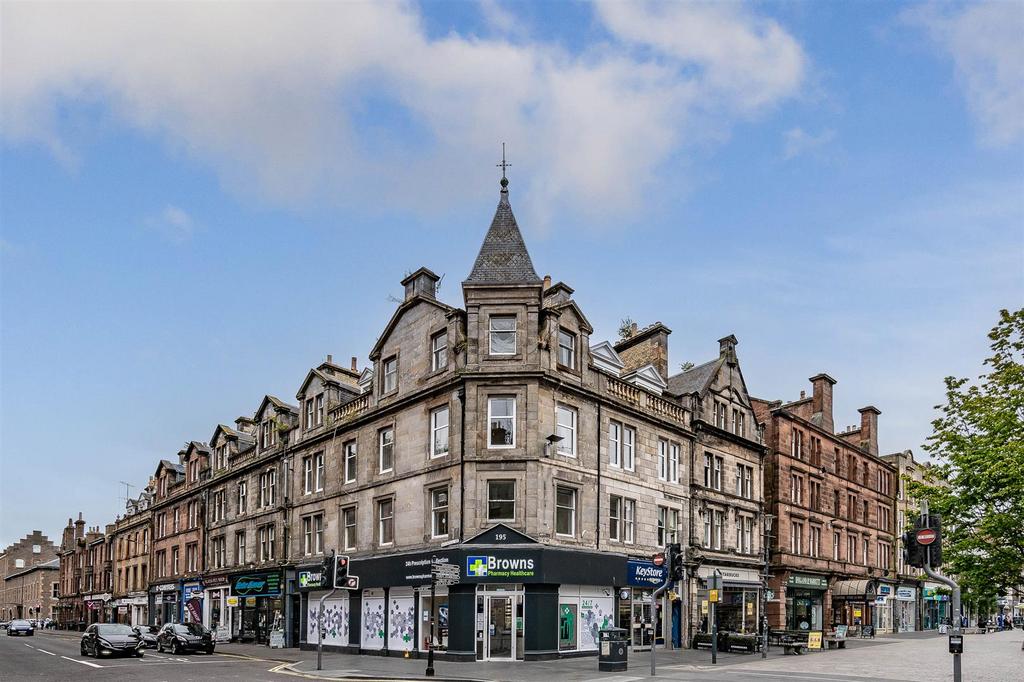 High Street, Perth 2 bed flat - £117,500