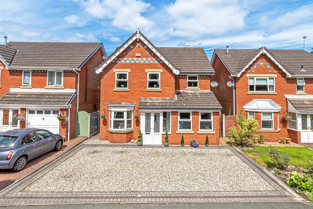 Farmleigh Gardens, Great Sankey... 4 bed detached house - £400,000