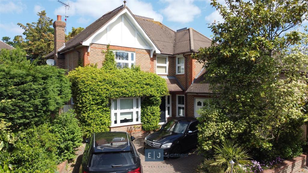 Alderton Hill, Loughton IG10 4 bed detached house - £3,700 pcm (£854 pw)