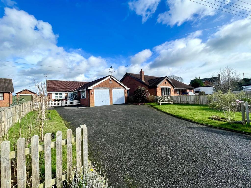 Waterloo Road, Haslington, Crewe 2 bed detached bungalow - £450,000