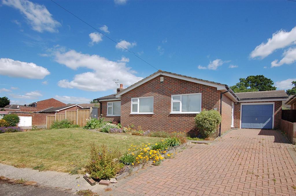 Hartfield Close, Tonbridge 2 bed detached bungalow for sale - £485,000