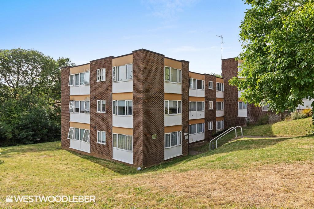 Hillside, Hoddesdon EN11 2 bed flat - £209,995
