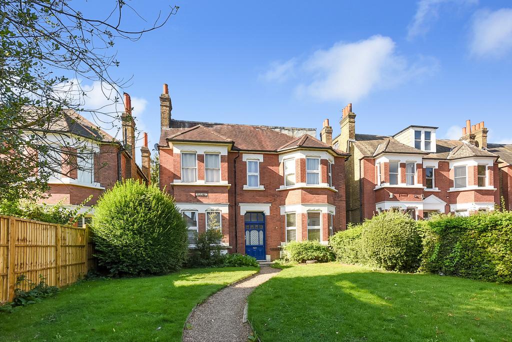 Perry Vale, Forest Hill SE23 2 bed flat - £2,100 pcm (£485 pw)
