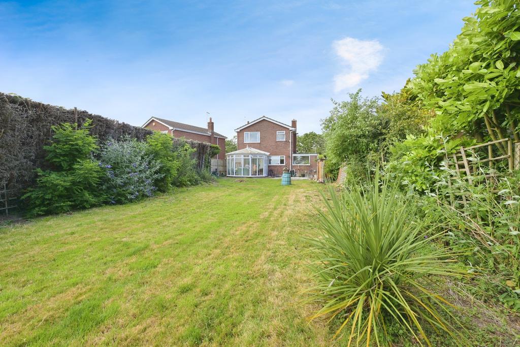 Main Road, Quadring, PE11 3 bed detached house for sale - £274,995