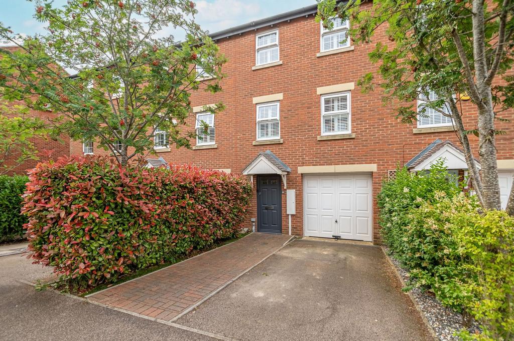 Proclamation Avenue, Kettering NN14 3 bed terraced house for sale - £ ...