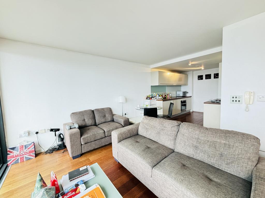 301 Deansgate, Beetham Tower, M3 4LU 1 bed flat - £1,355 pcm (£313 pw)