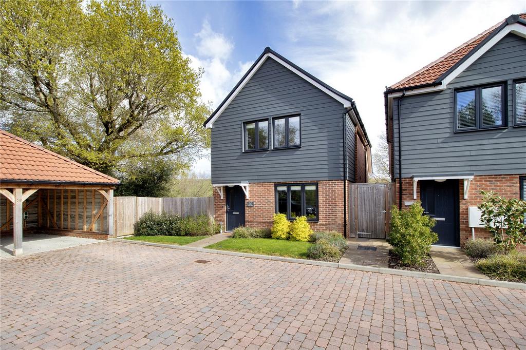 Croft Road, Westerham, Kent, TN16 4 bed detached house - £825,000